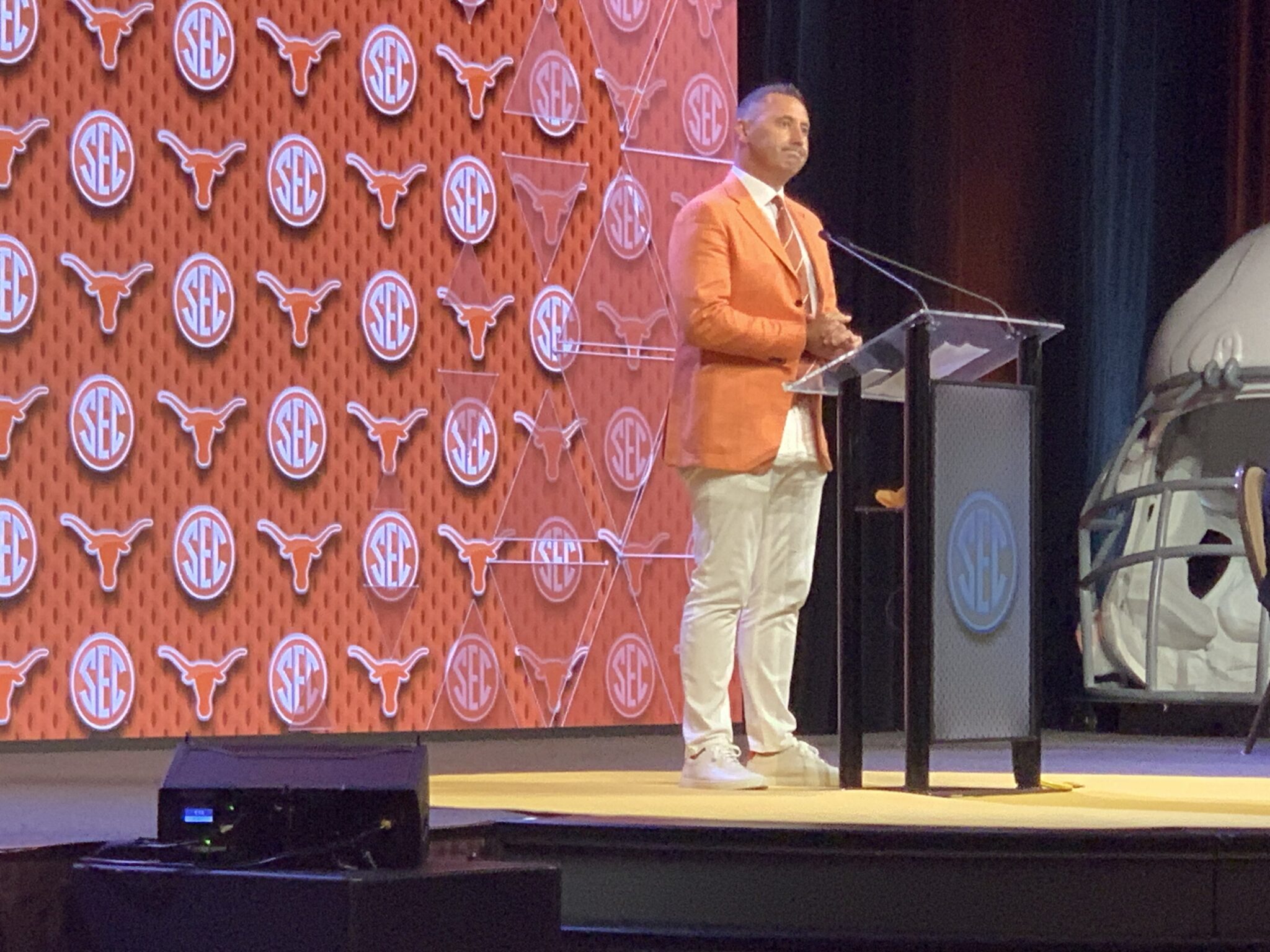 SARK, UT PLAYERS AT SEC MEDIA DAYS | Longhorns driving head-on into ...